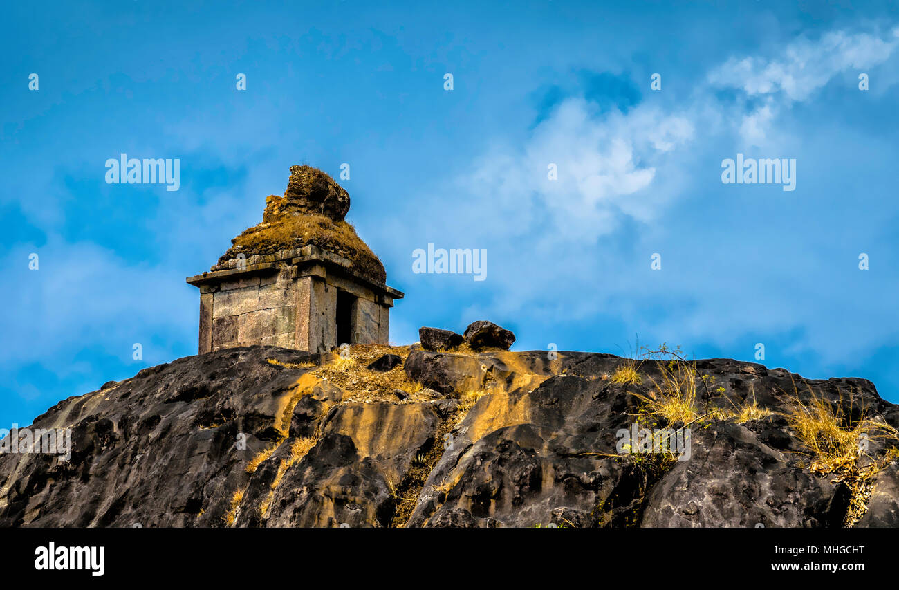 A destroyed ancient temple inside a fort Stock Photo - Alamy