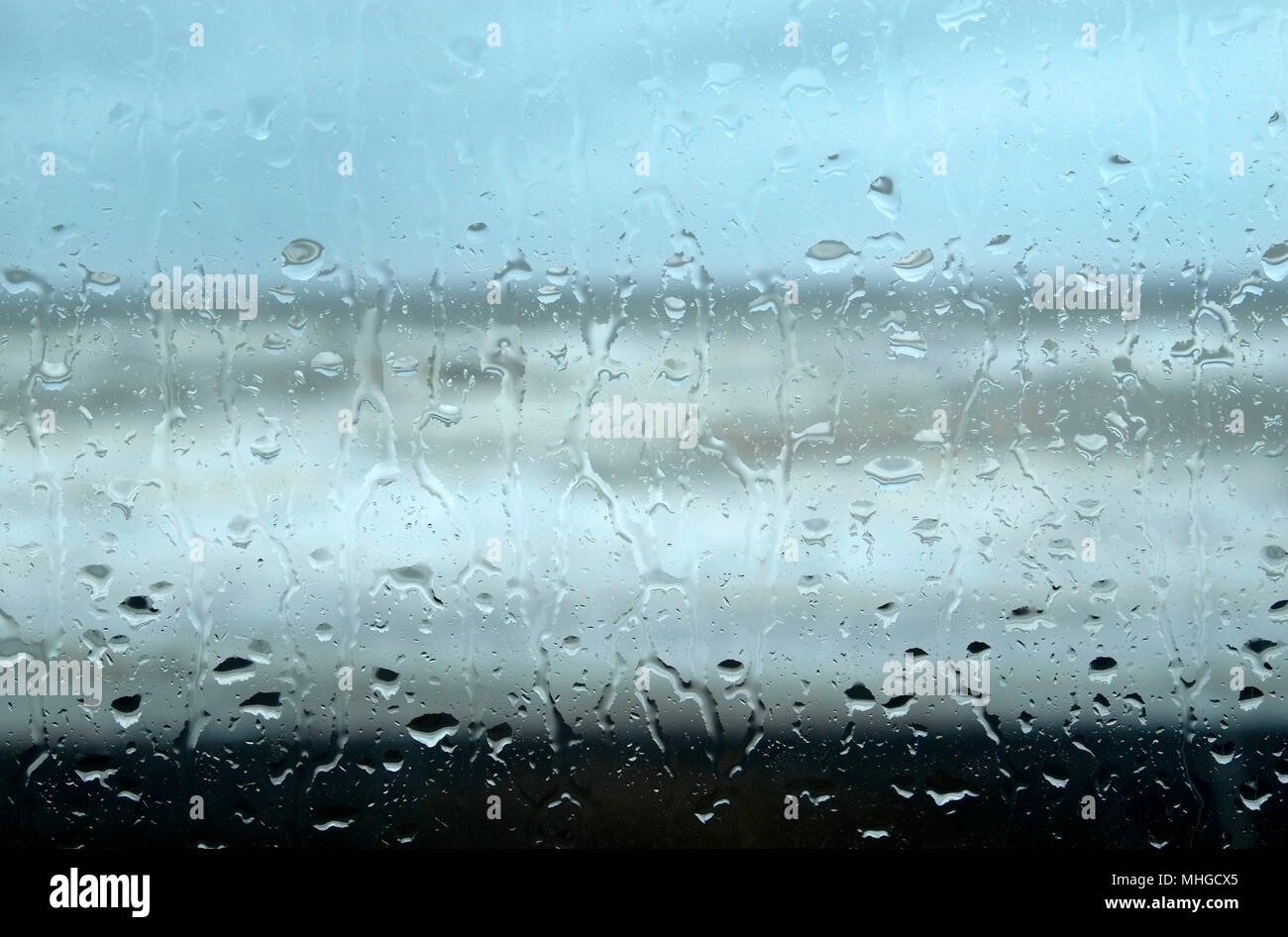 Raindrops on glass hi-res stock photography and images - Alamy