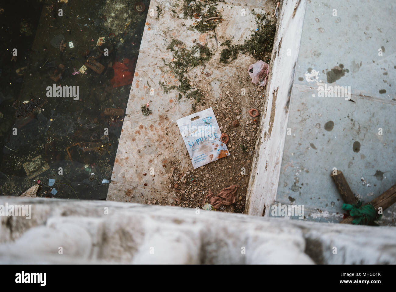 Indian trash hi-res stock photography and images - Alamy