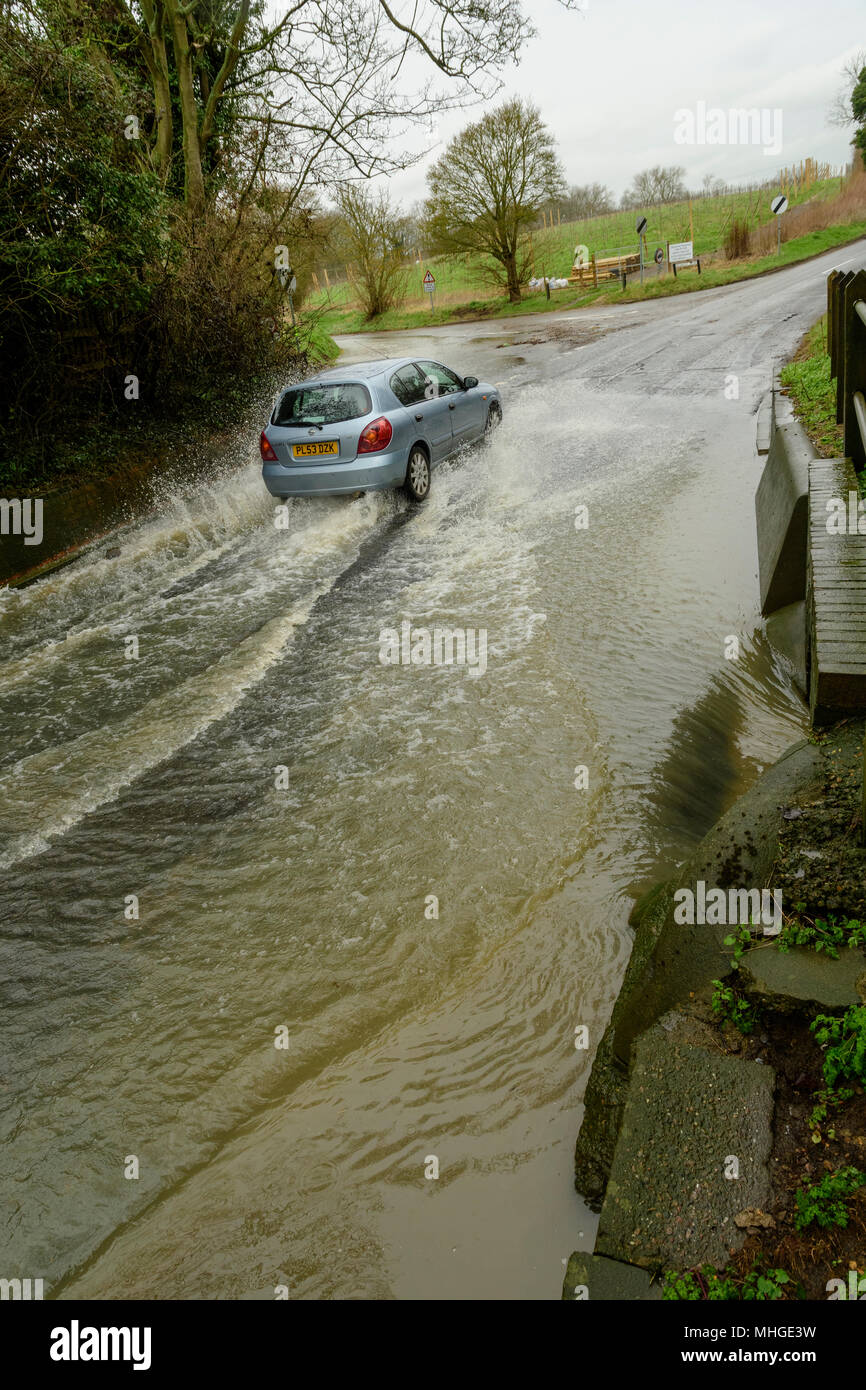 Car water splash hi-res stock photography and images - Alamy
