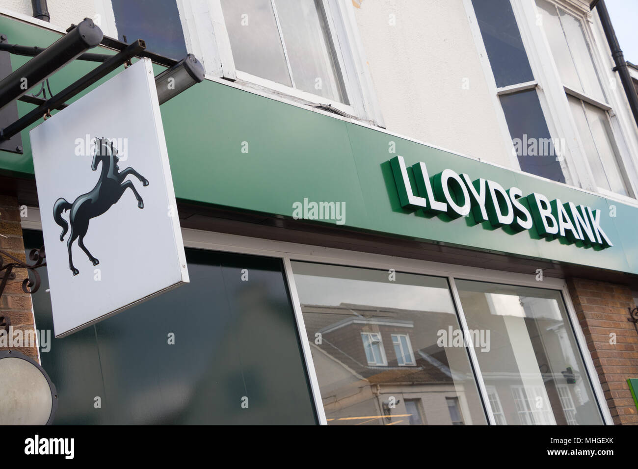 Lloyds local bank branch sign hi-res stock photography and images - Alamy