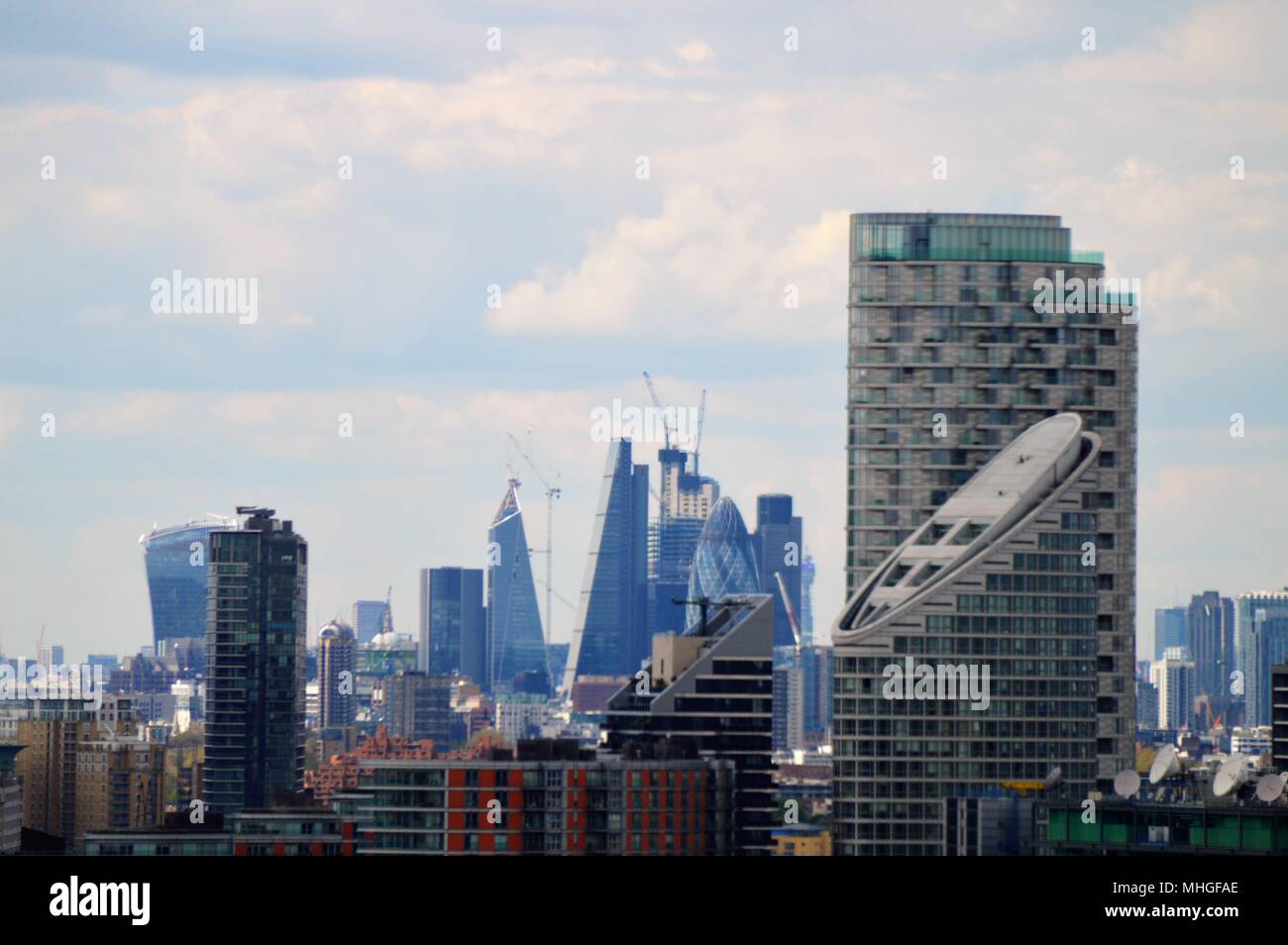 Emirates Cable Car and The MBNA Thames Clipper Stock Photo - Alamy