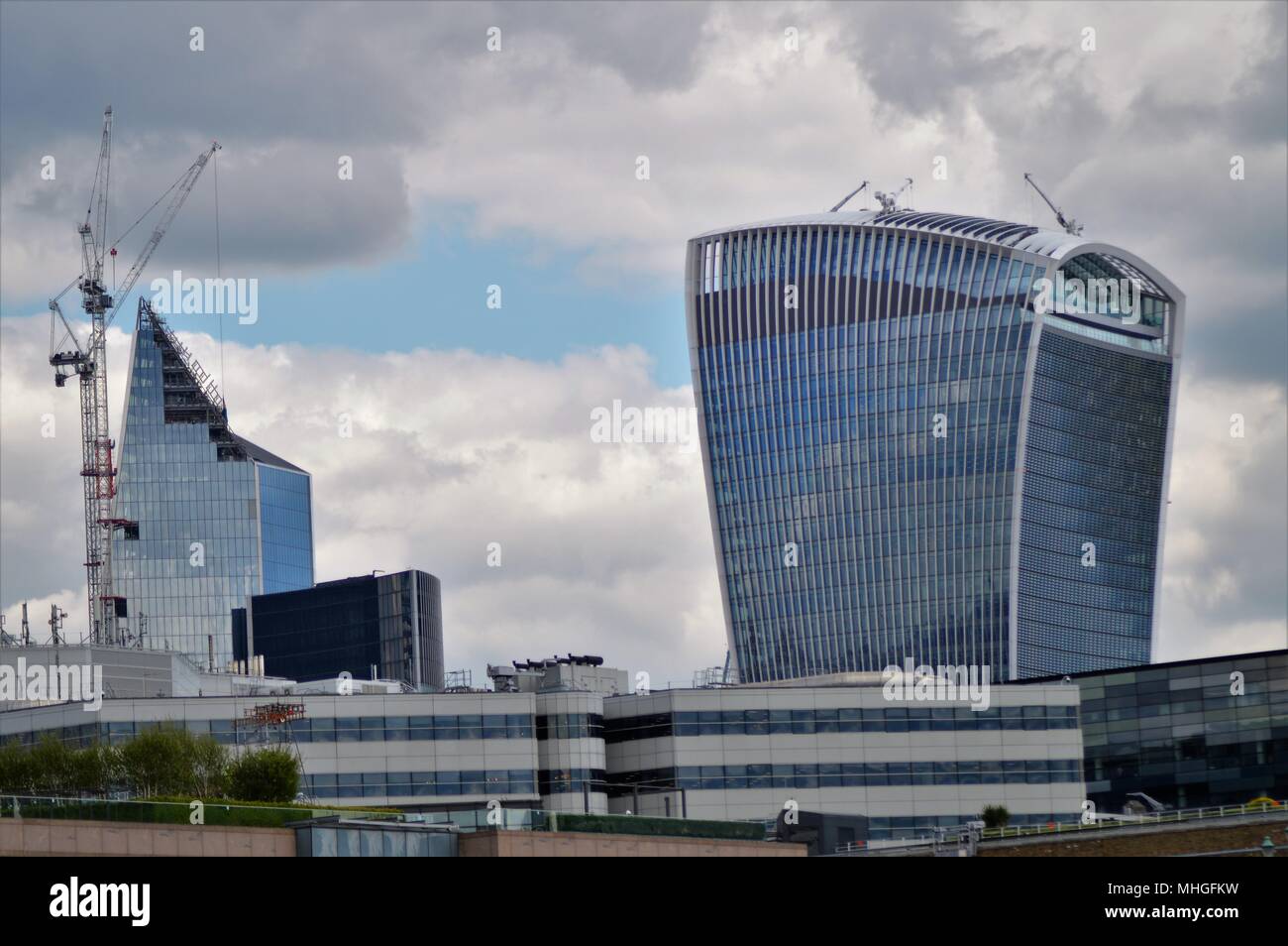 Emirates Cable Car and The MBNA Thames Clipper Stock Photo - Alamy