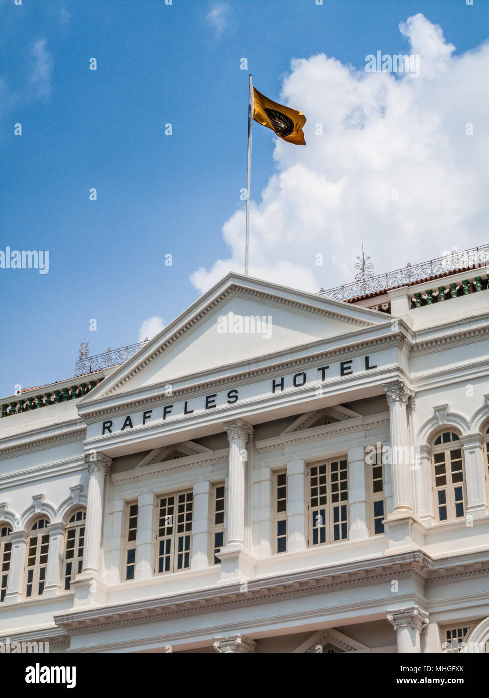 Raffles hotel restaurant singapore hi-res stock photography and images ...