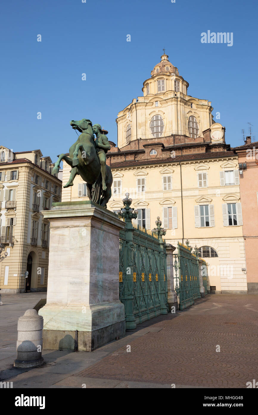 Castello square hi-res stock photography and images - Alamy