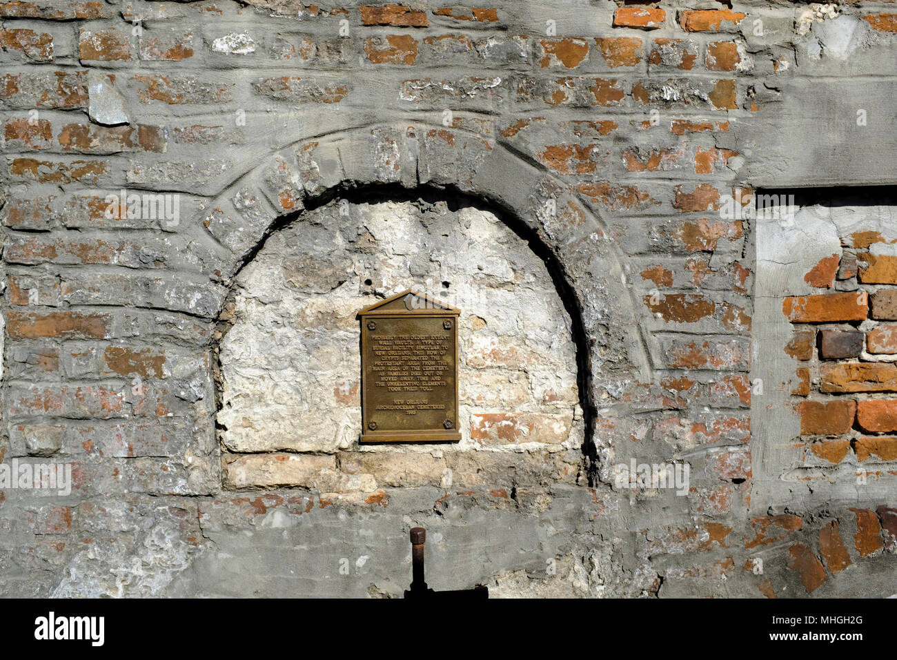 Vault at cemetery hi-res stock photography and images - Alamy