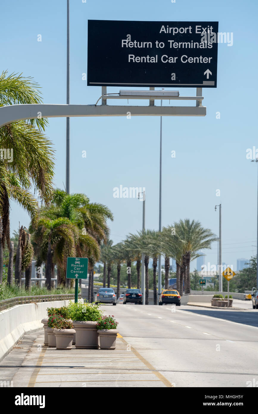 Florida road palm trees hi-res stock photography and images - Alamy