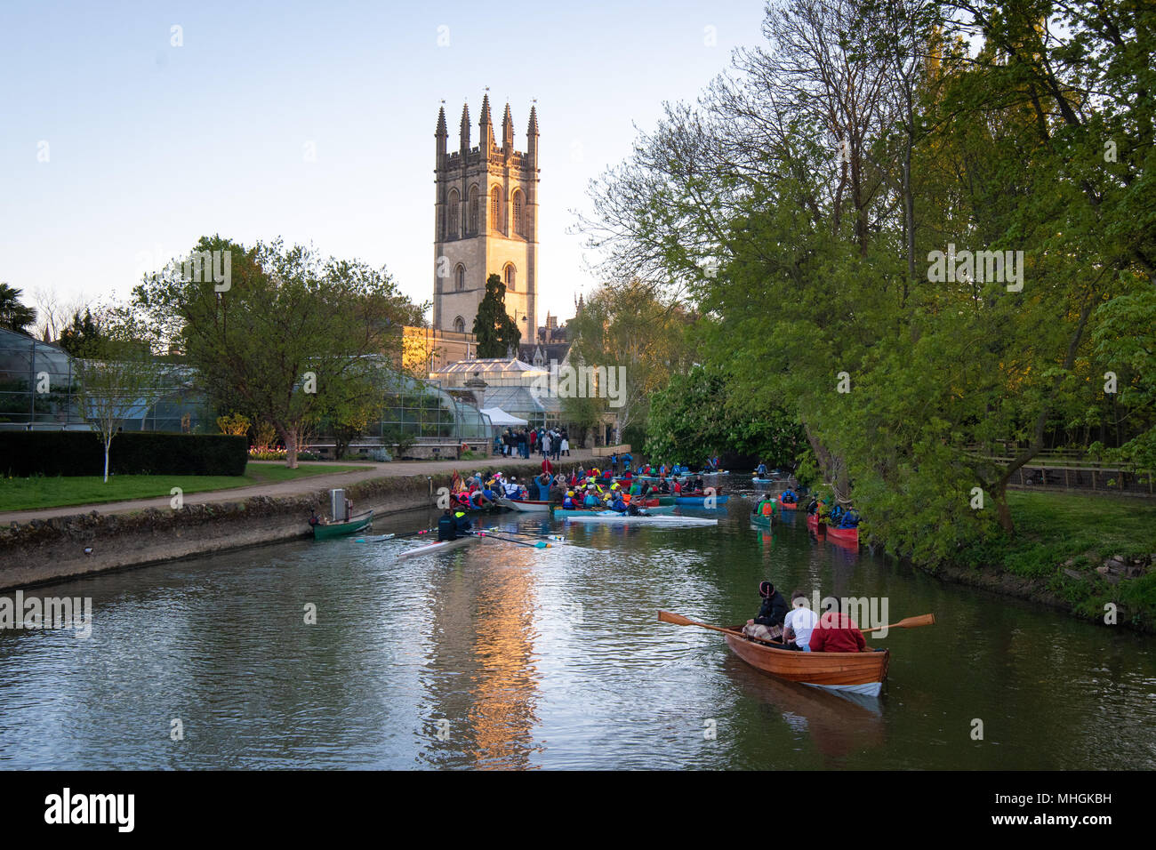 Oxford, UK. 1st May, 2018. Revellers pack Magdalen Bridge in Oxford for ...