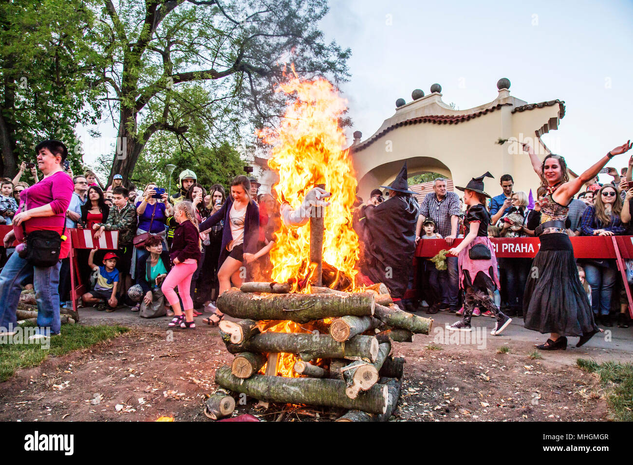 Pagan ritual witch hi-res stock photography and images - Alamy