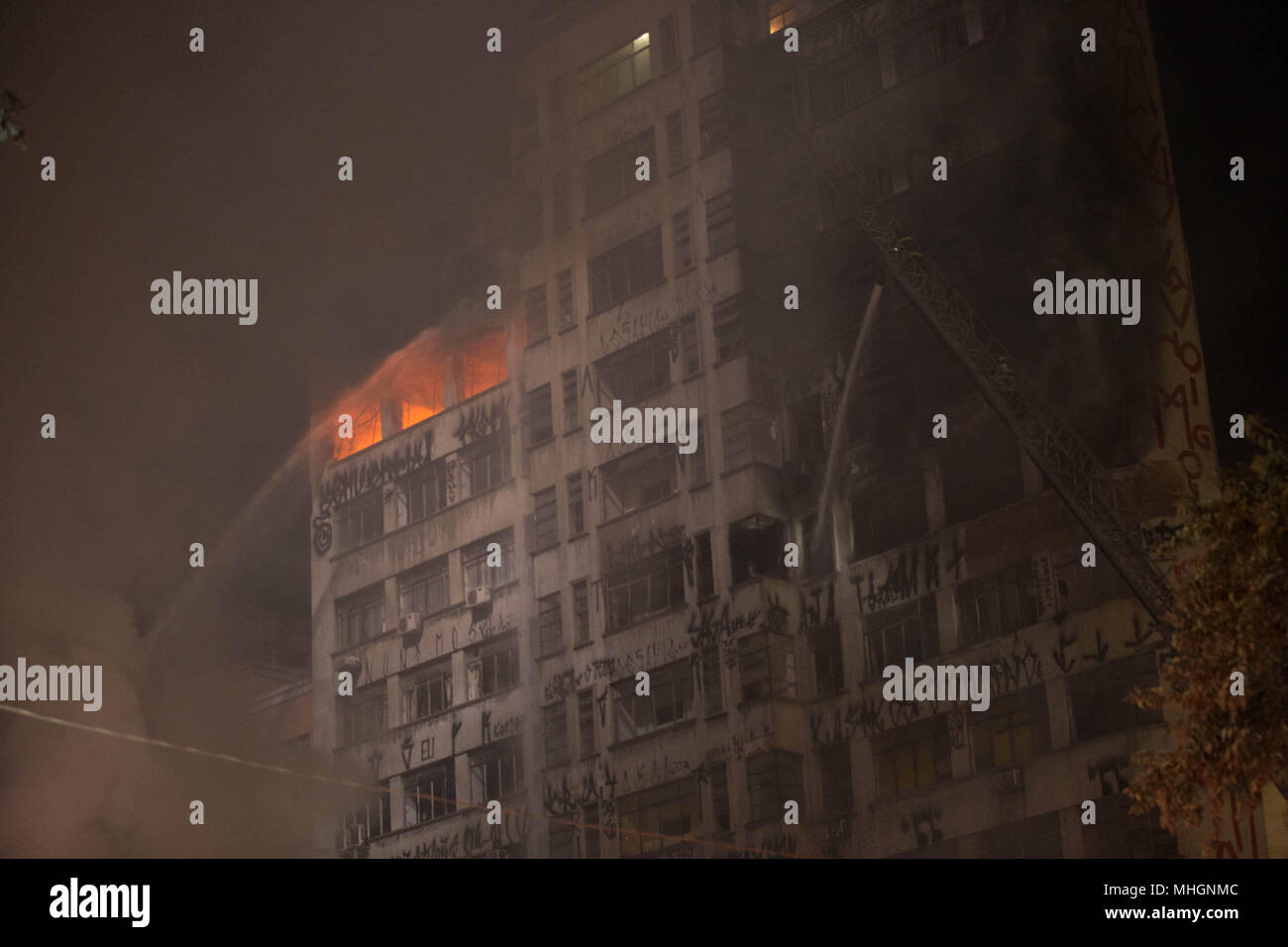 Sao Paulo, Sao Paulo, Brazil. 1st May, 2018. A tower collapsed after a ...
