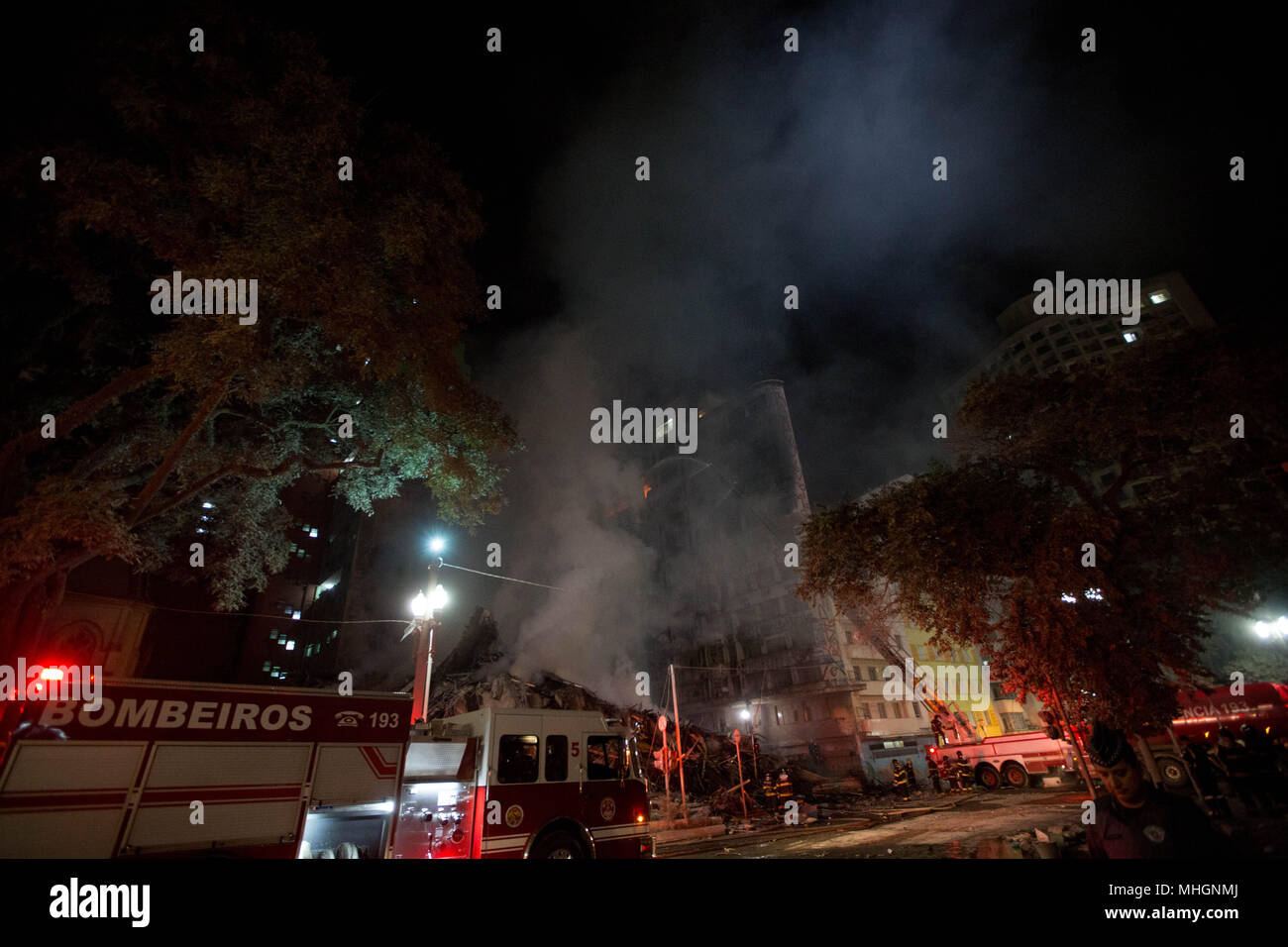 Sao Paulo, Sao Paulo, Brazil. 1st May, 2018. A tower collapsed after a ...