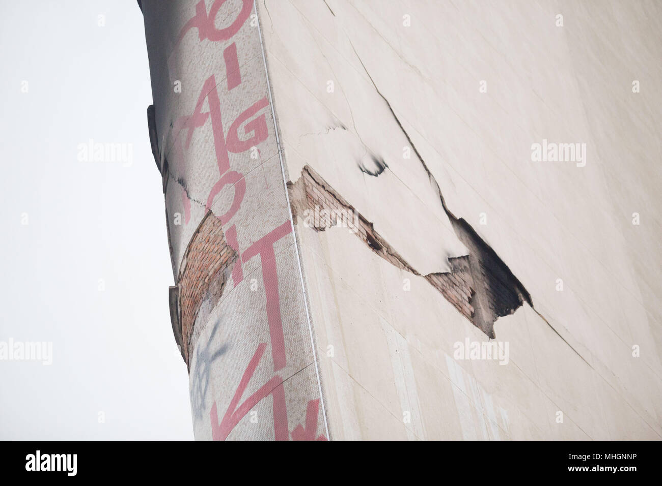 Sao Paulo, Sao Paulo, Brazil. 1st May, 2018. A tower collapsed after a ...