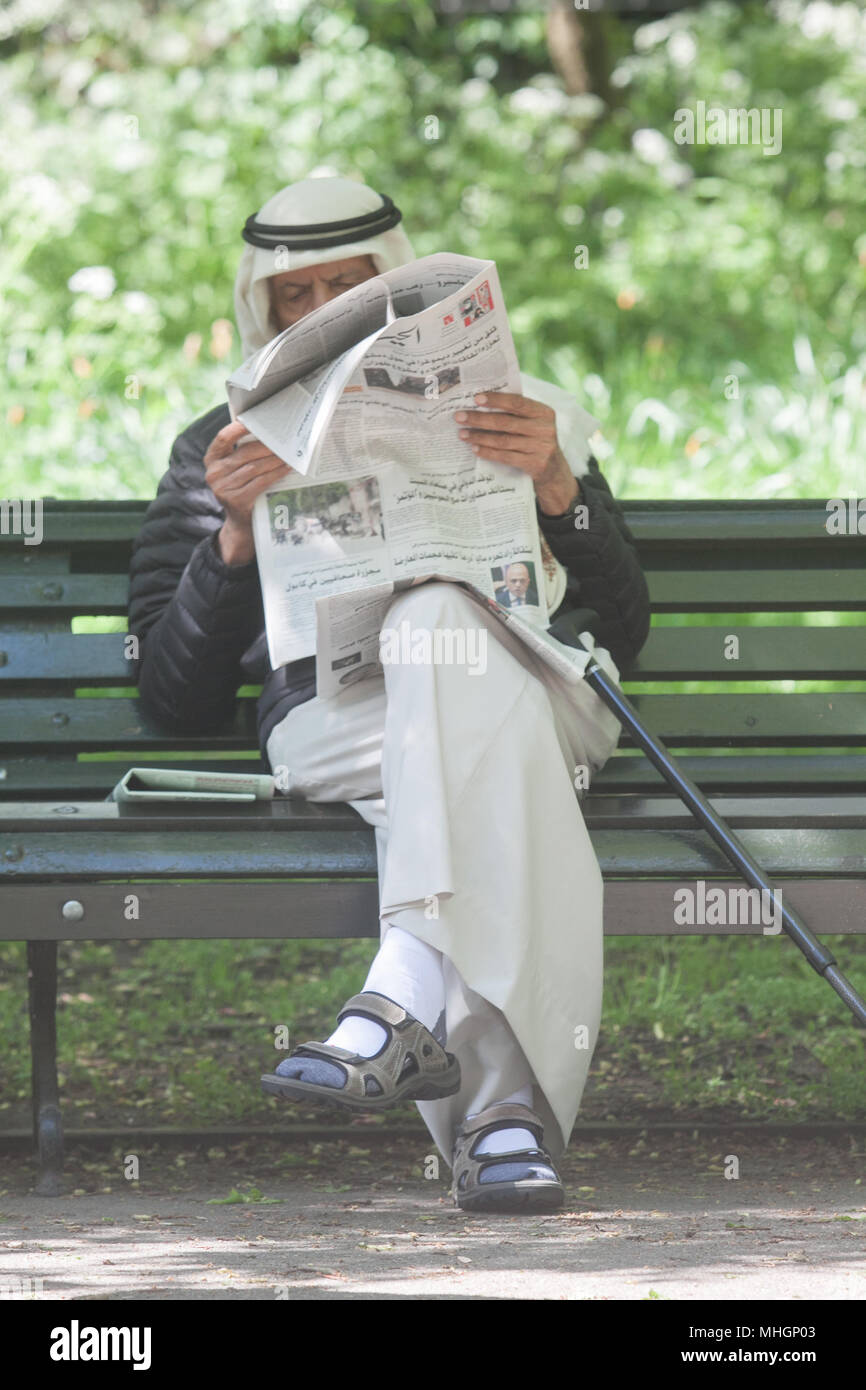 London UK. 1st May 2018. A Middle Eastern man in typical Arabic dress ...