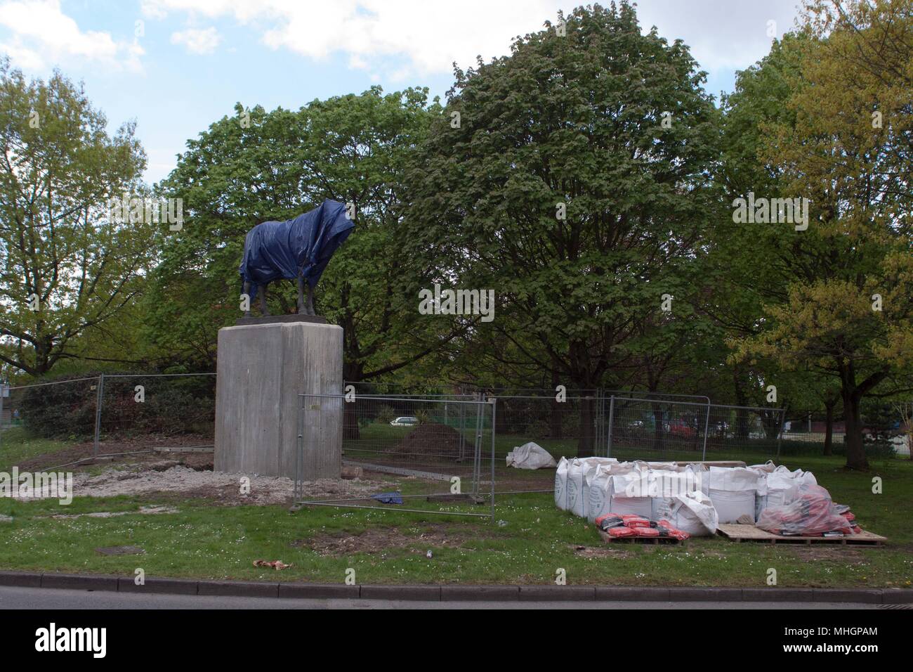 Ascot, UK. 1st May, 2018. The War Horse Memorial has been installed on ...