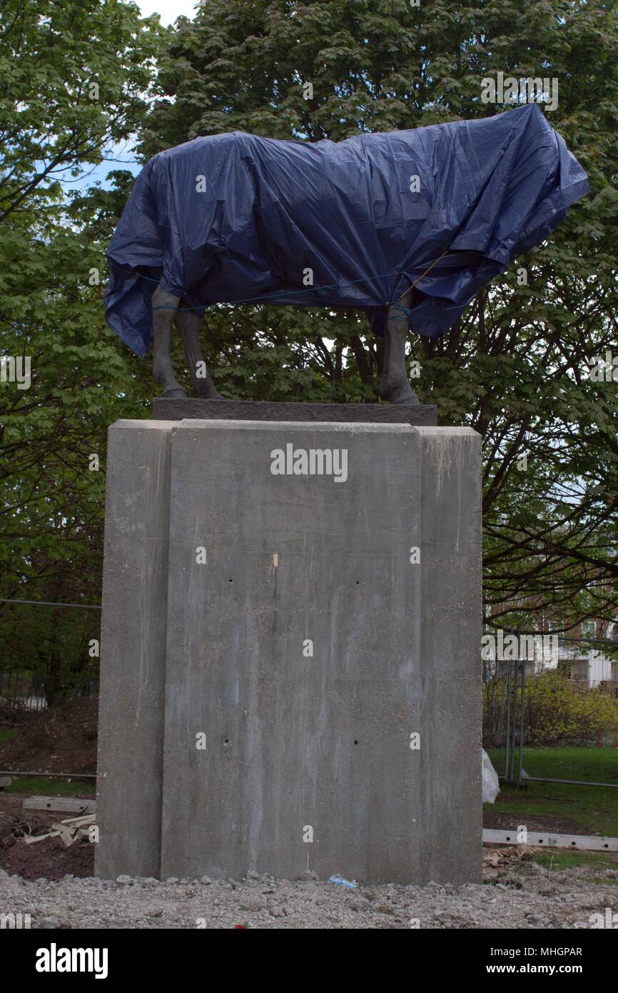 Ascot, UK. 1st May, 2018. The War Horse Memorial has been installed on ...