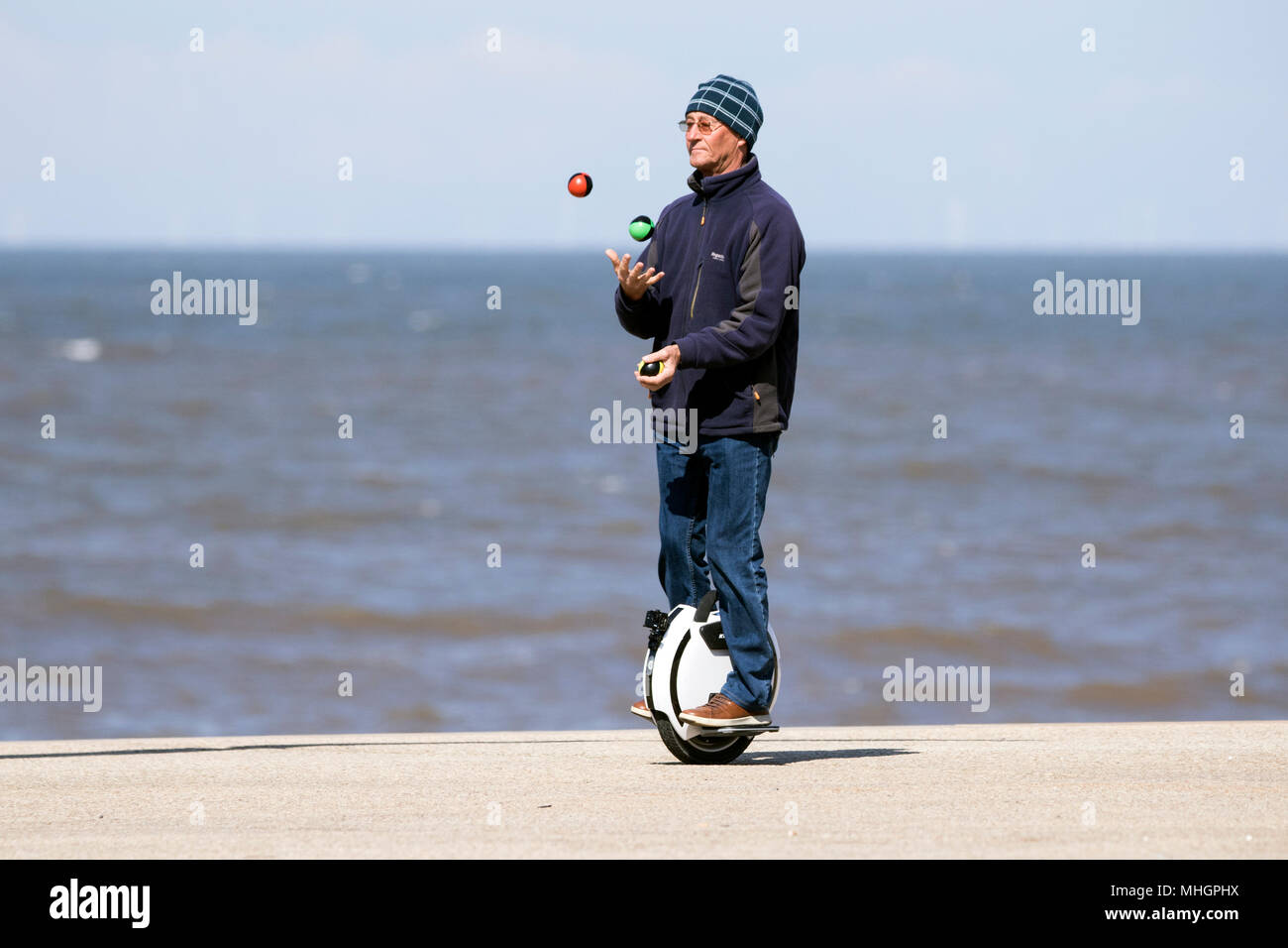 Juggler mono cycle unicycle hi-res stock photography and images - Alamy