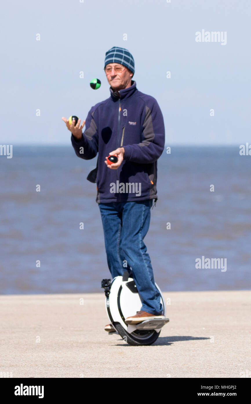 Juggler mono cycle unicycle hi-res stock photography and images - Alamy