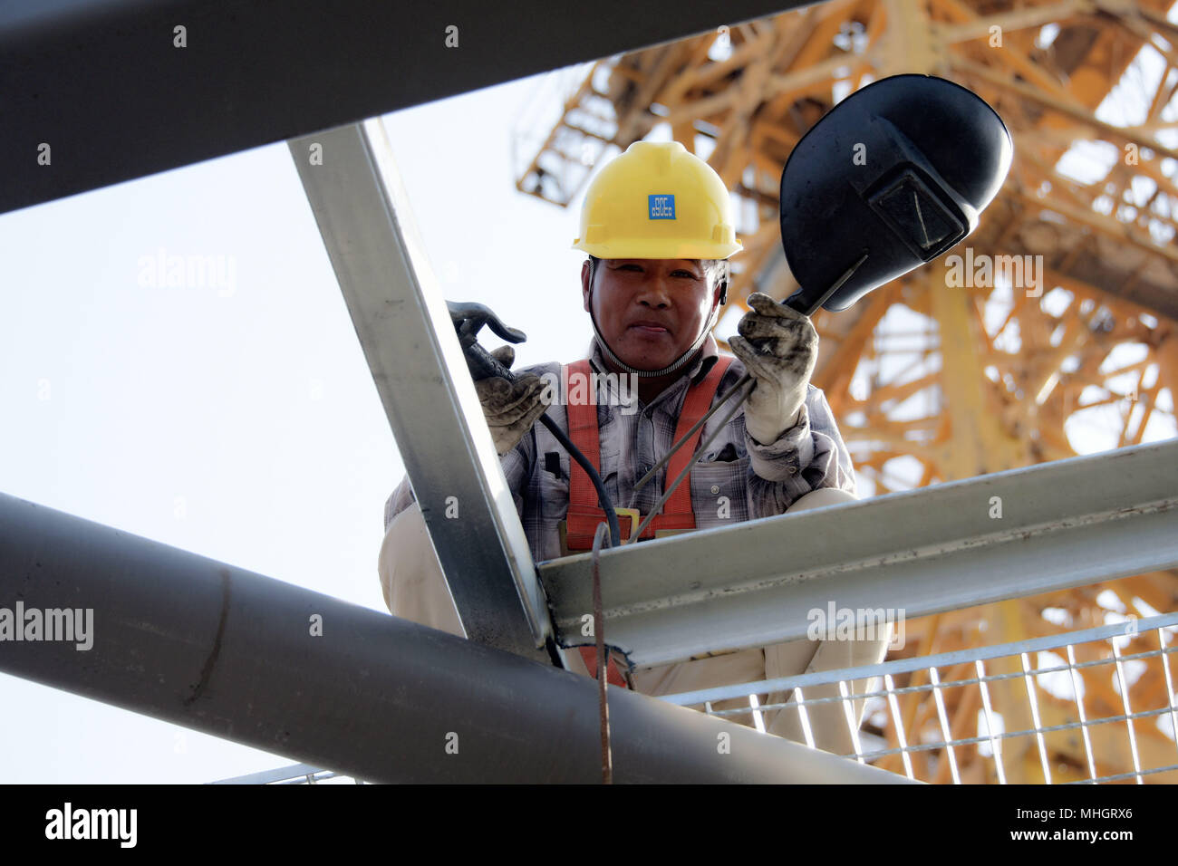 Welding on skyscraper hi-res stock photography and images - Alamy