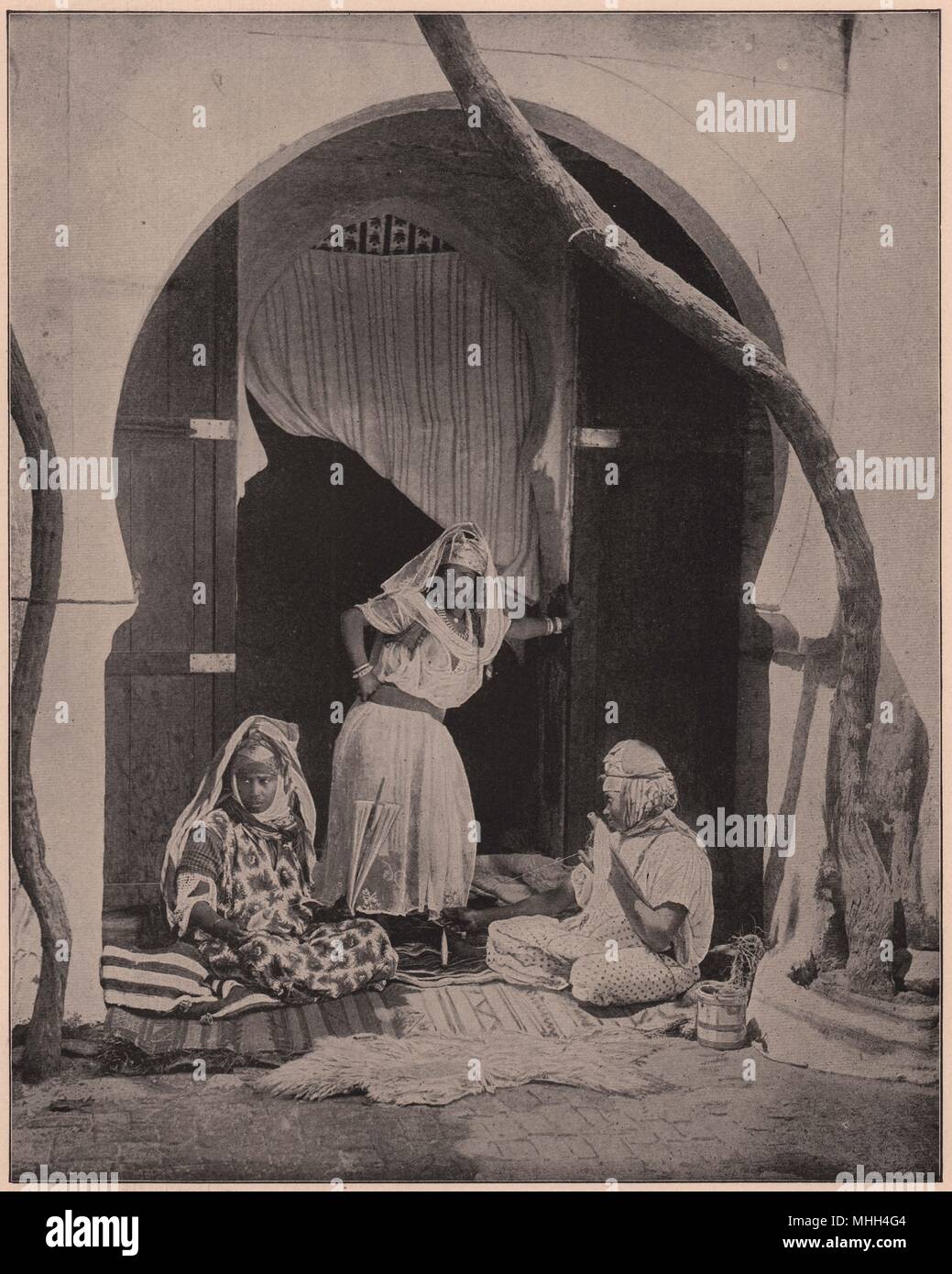 Moorish women hi-res stock photography and images - Alamy