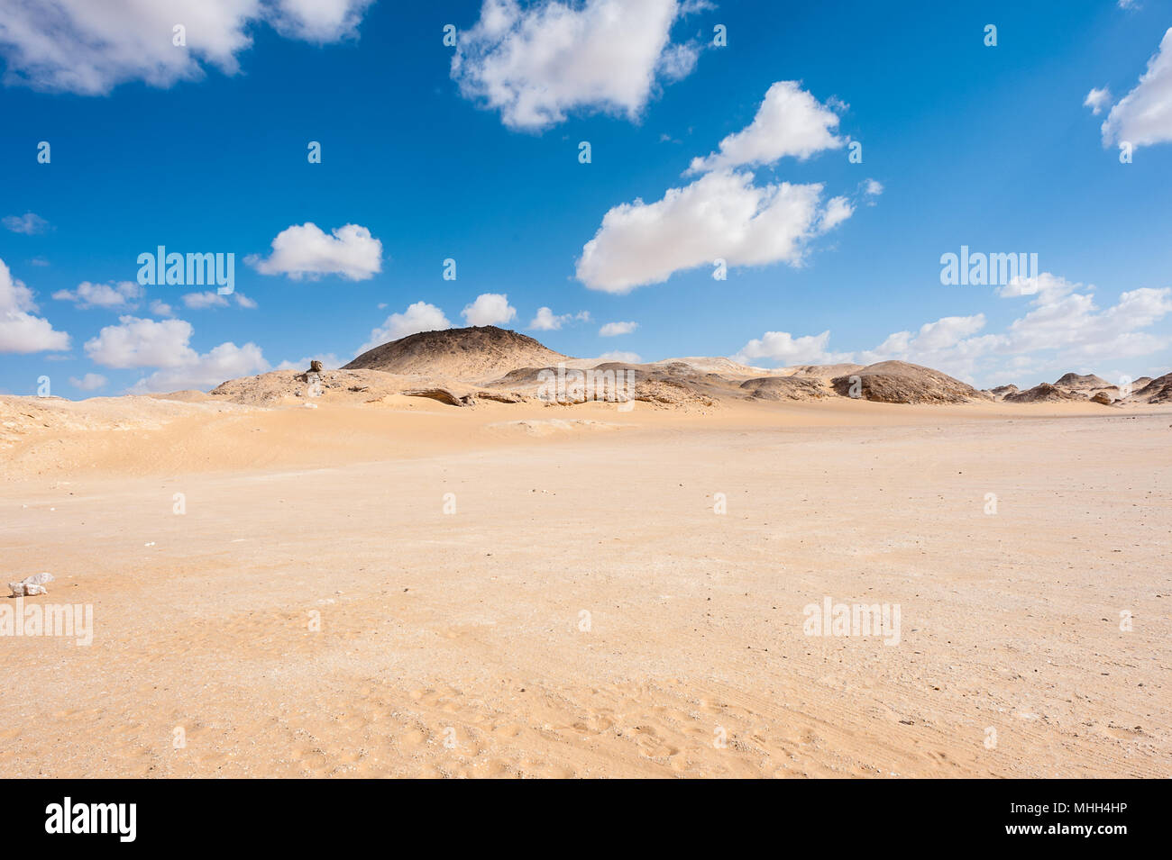 Desert around the Crystal mountain near the Bahariya and Farafra Oasis ...
