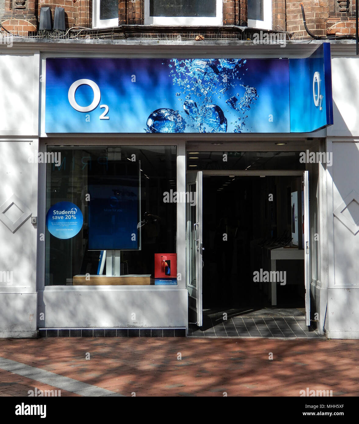 O2 store sign hi-res stock photography and images - Alamy