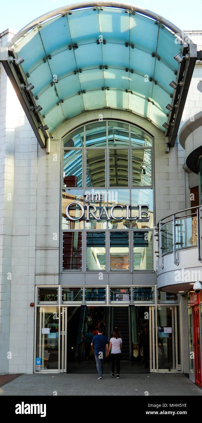 The oracle logo reading hi-res stock photography and images - Alamy