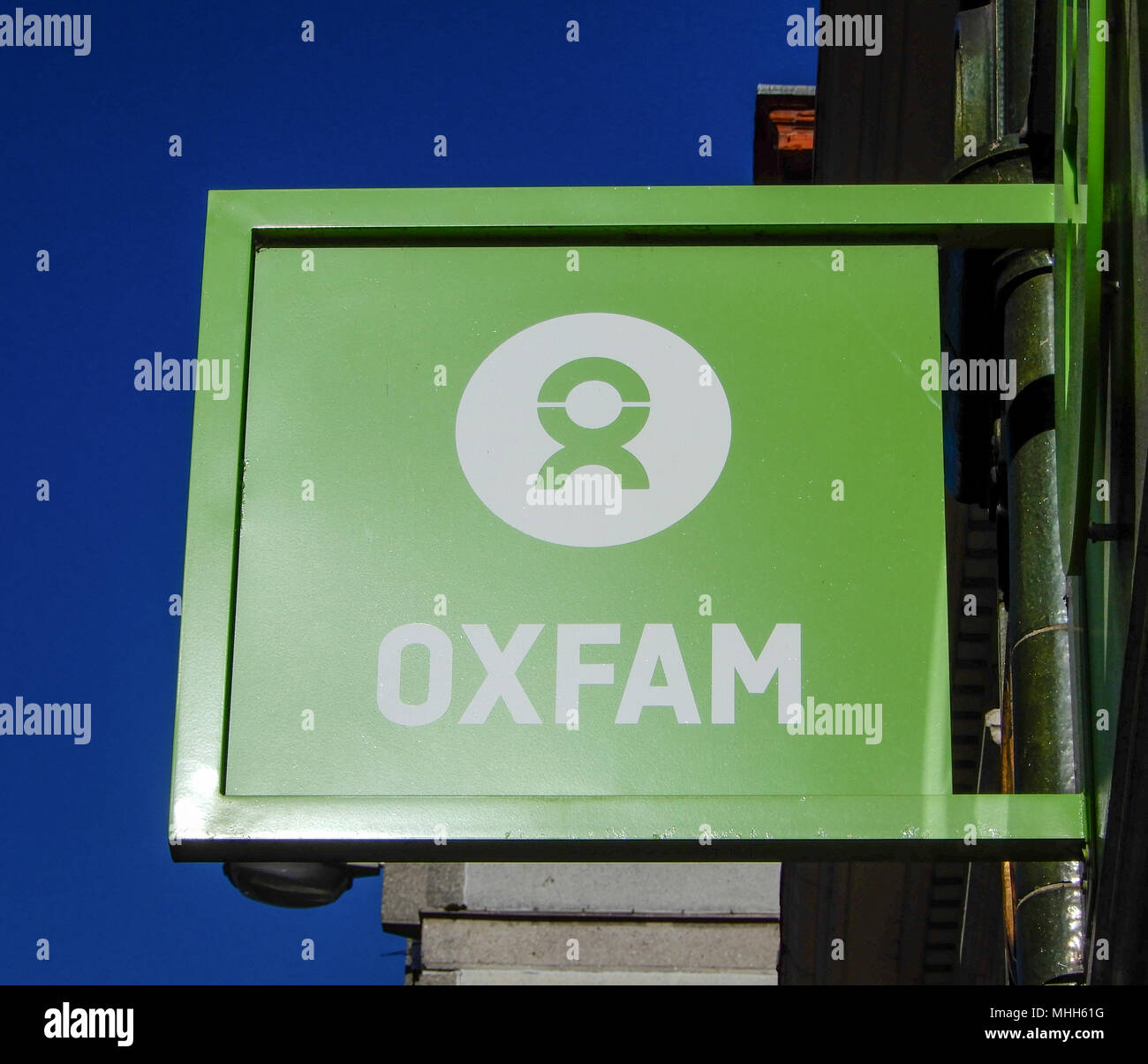 Oxfam sign logo hi-res stock photography and images - Alamy
