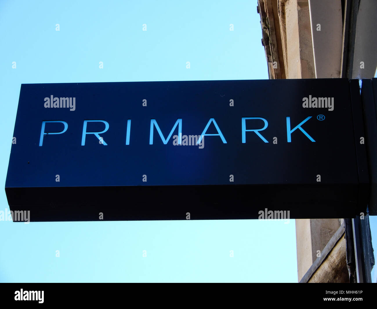 Reading primark hi-res stock photography and images - Alamy