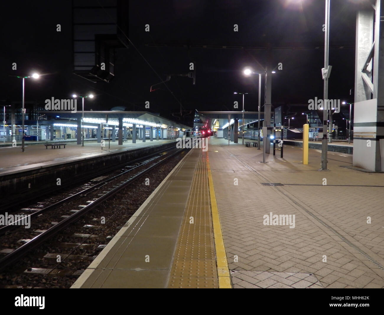 Basingstoke railway station hi-res stock photography and images - Alamy