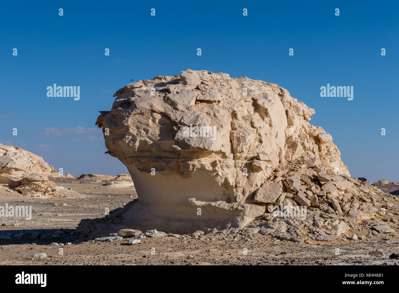 Rock formations at the Western White Desert National Park of Egypt ...