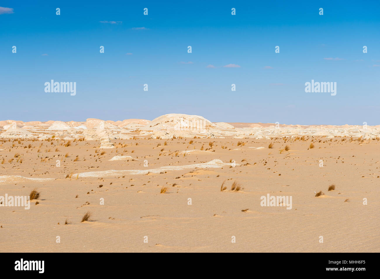 White desert formations at the white desert in Egypt Stock Photo - Alamy