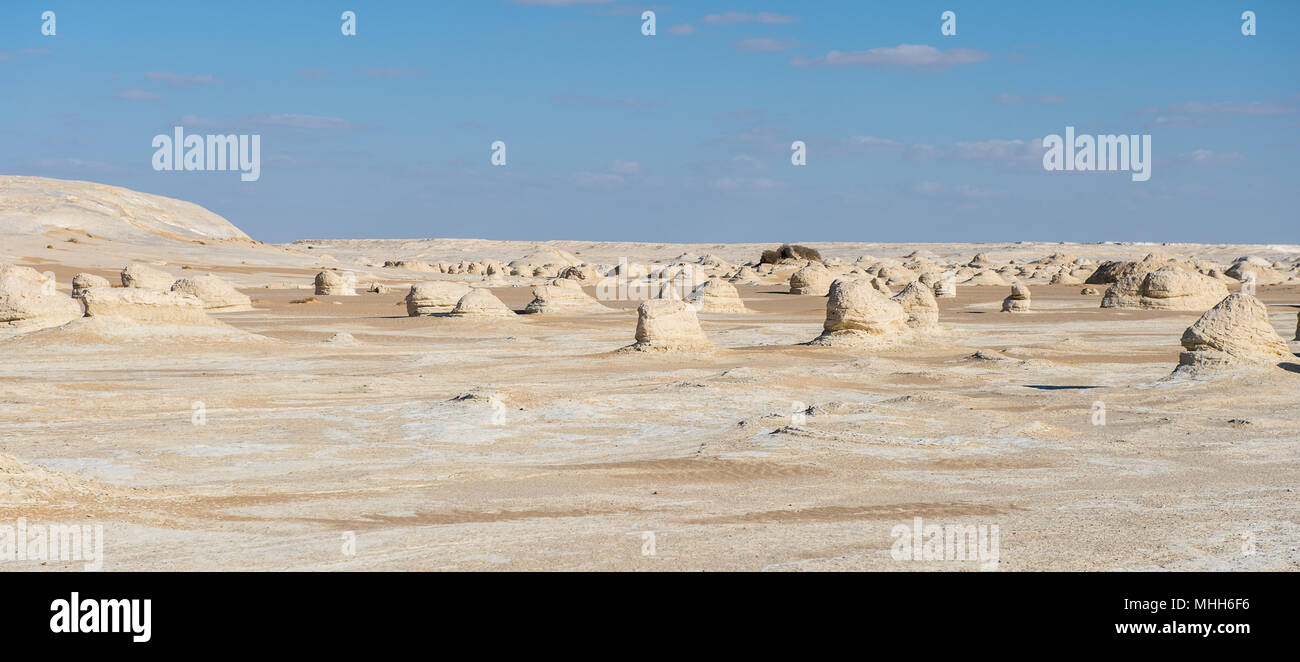White desert formations at the white desert in Egypt Stock Photo - Alamy