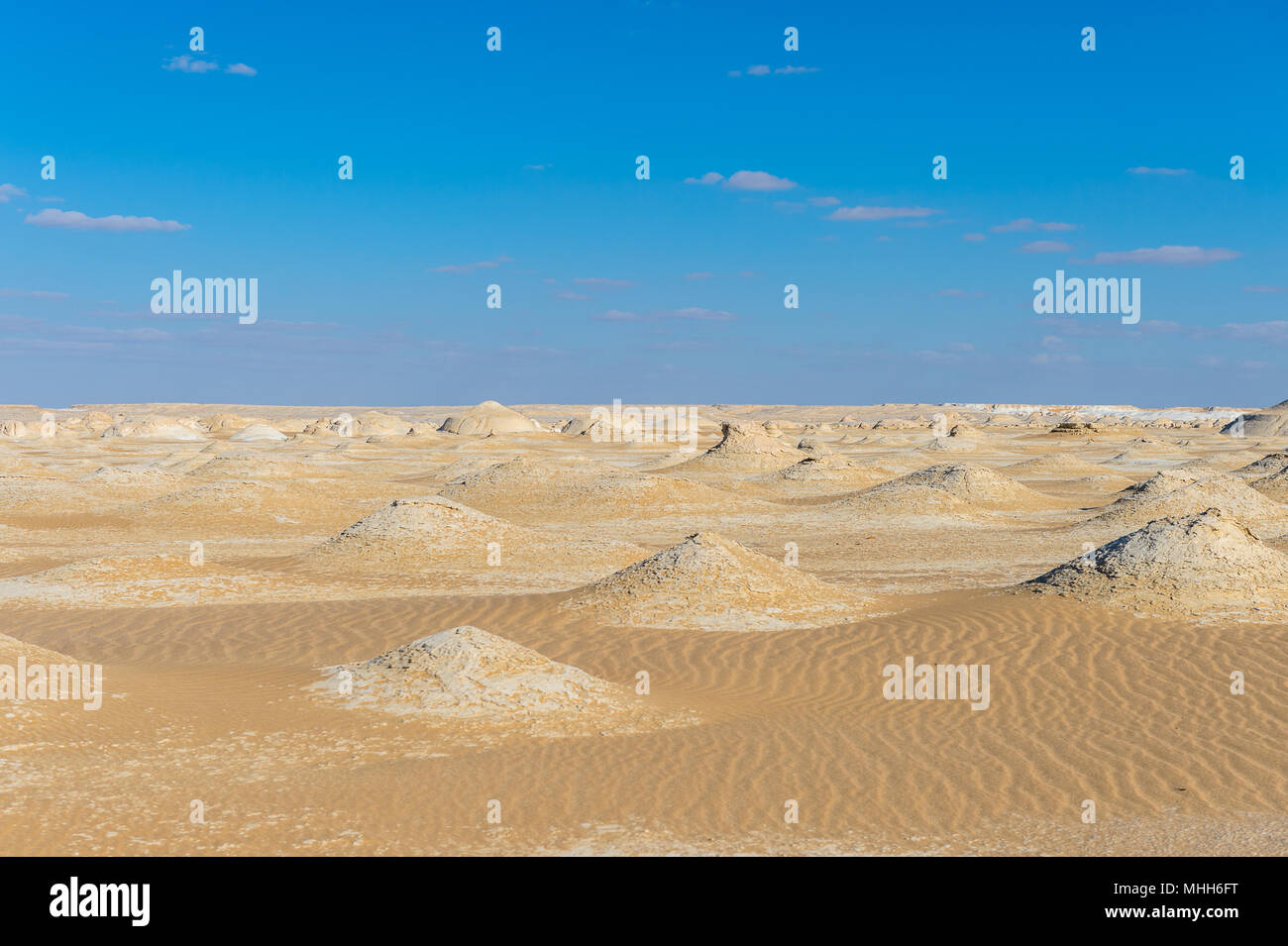 White desert formations at the white desert in Egypt Stock Photo - Alamy