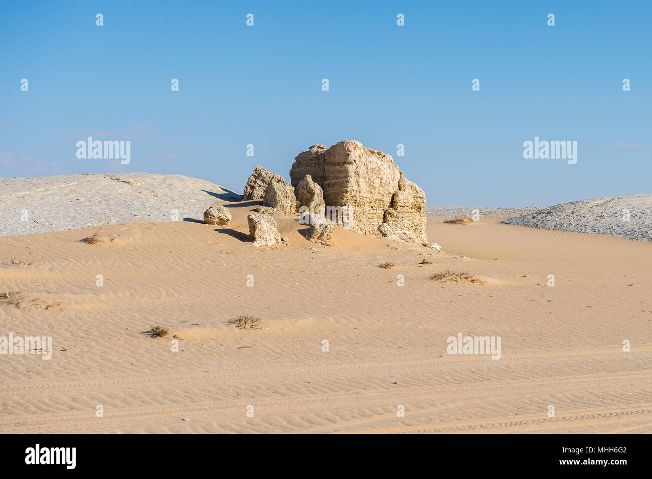 White desert formations at the white desert in Egypt Stock Photo - Alamy