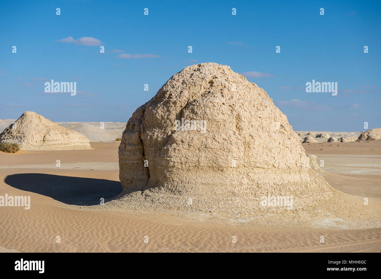 White desert formations at the white desert in Egypt Stock Photo - Alamy