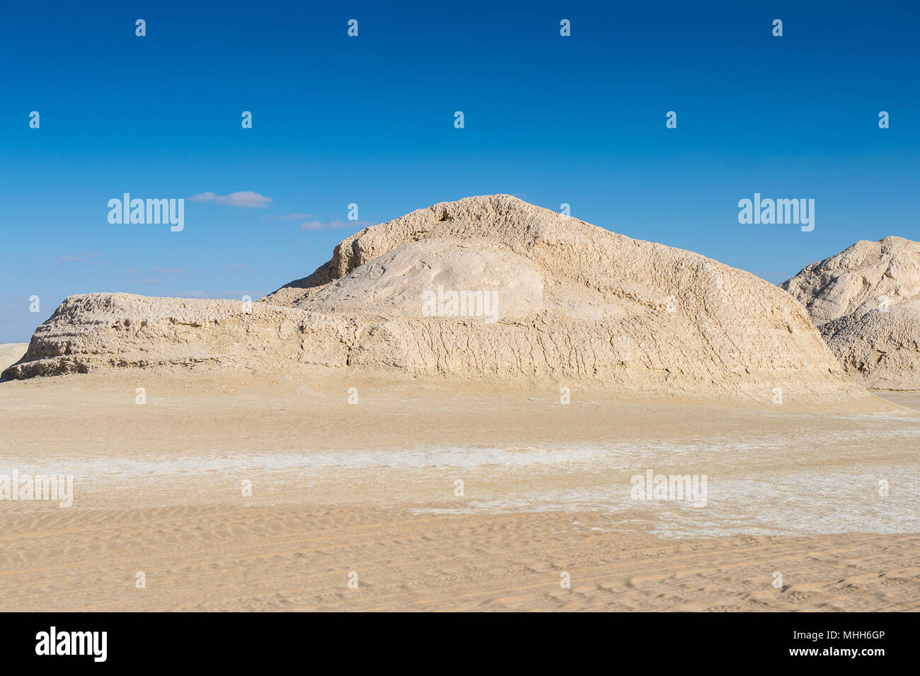 White desert formations at the white desert in Egypt Stock Photo - Alamy