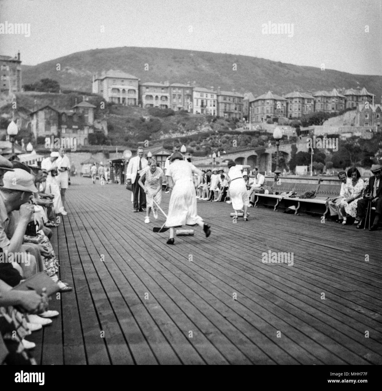 British seaside holiday 1920s hi-res stock photography and images - Alamy