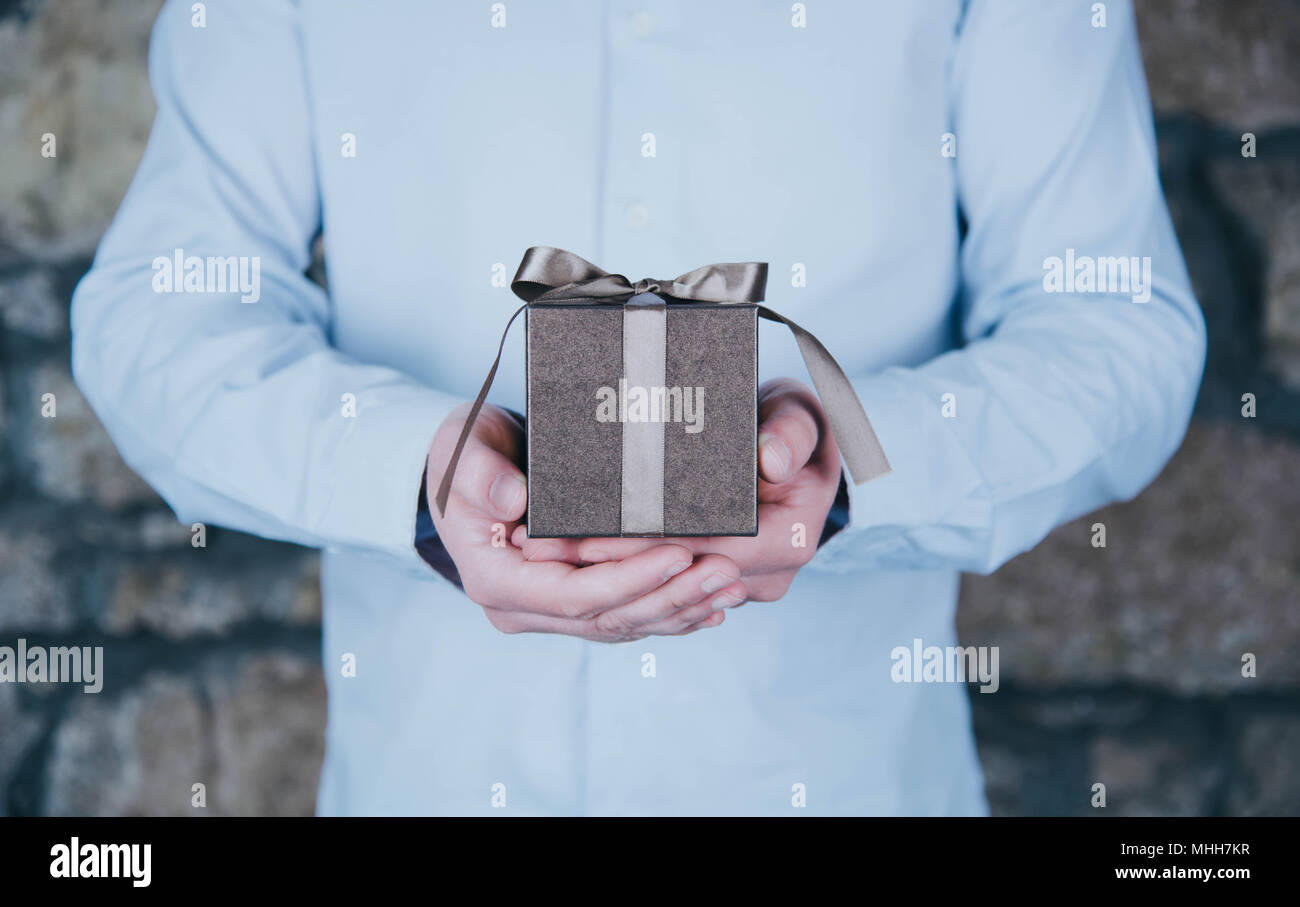 Man holding box engagement hi-res stock photography and images - Alamy