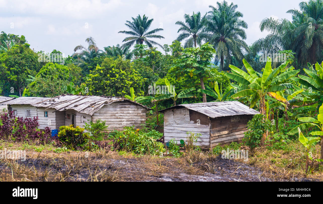 Small house in village of Cameroon Stock Photo - Alamy