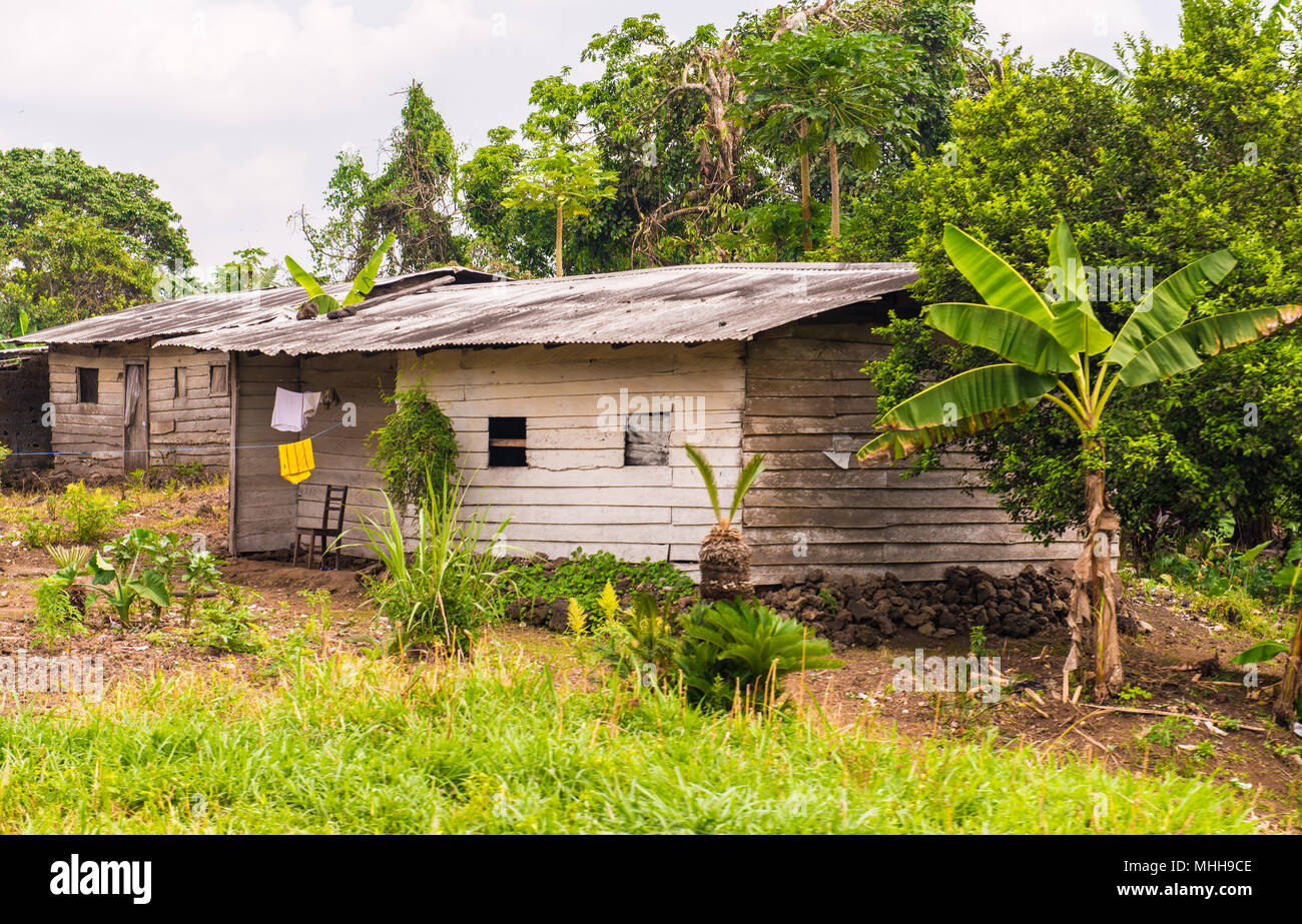 Small house in village of Cameroon Stock Photo - Alamy