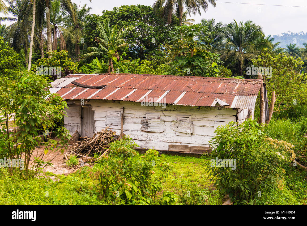 Small house for living in Cameroon Stock Photo - Alamy
