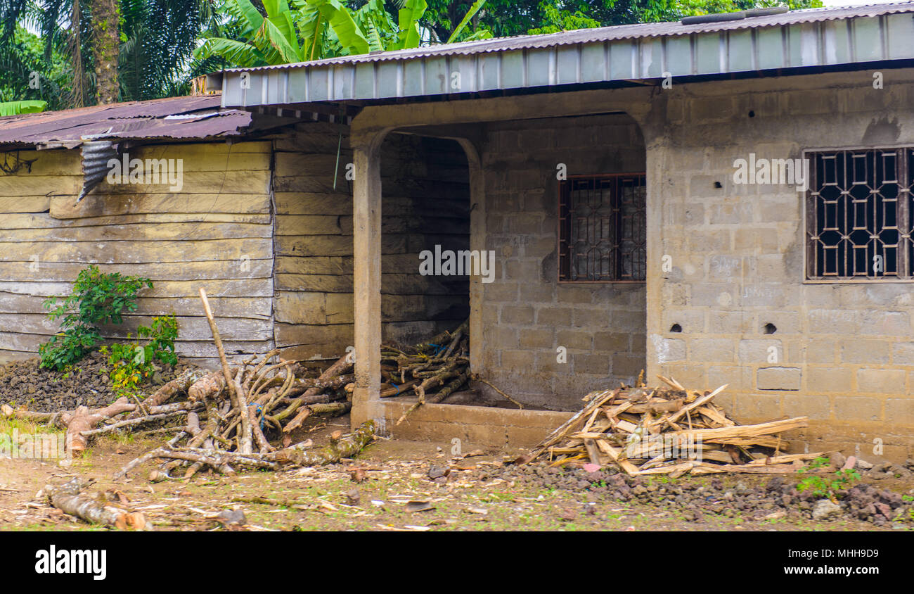 African House Poor High Resolution Stock Photography and Images - Alamy
