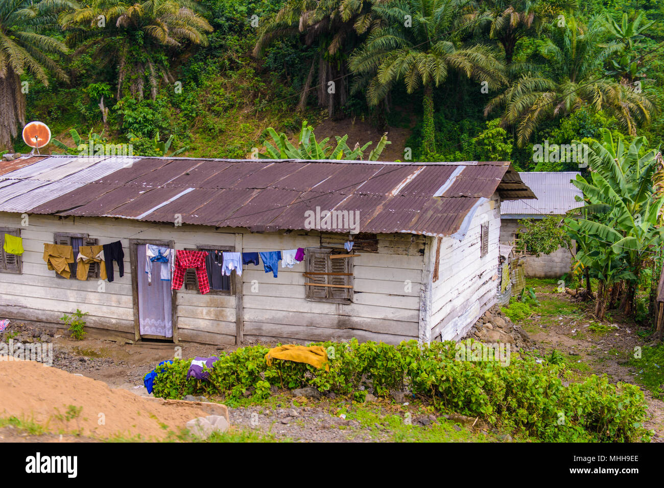Cabin in Cameroon where people live Stock Photo - Alamy