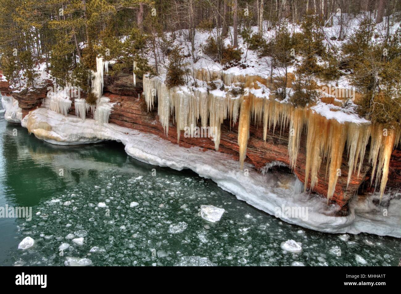 The Apostle Islands National Lake Shore are a popular Tourist ...