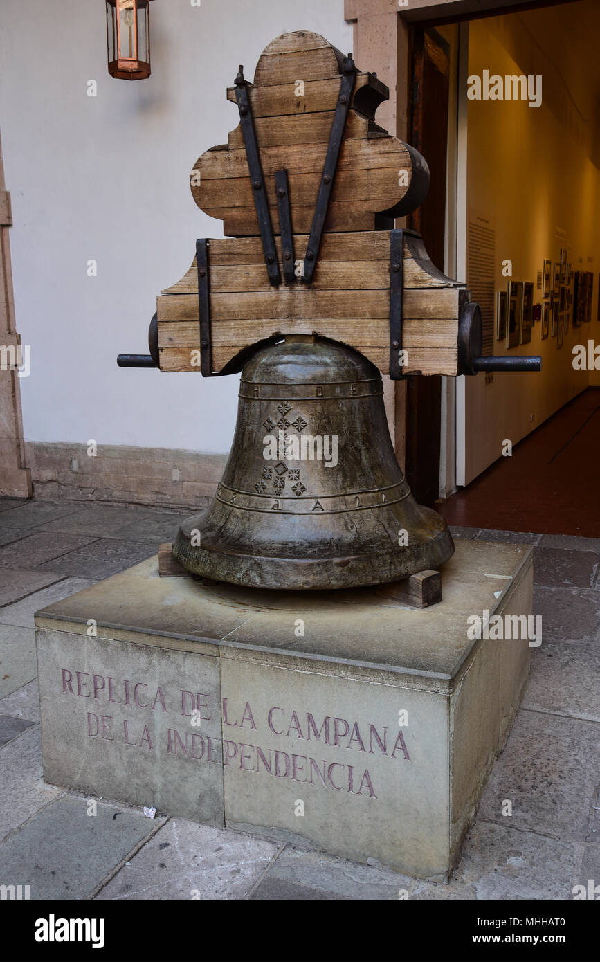 Independence bell hi-res stock photography and images - Alamy