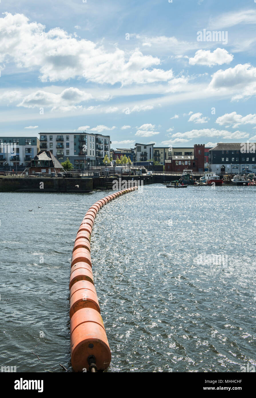 River barrage hi-res stock photography and images - Alamy