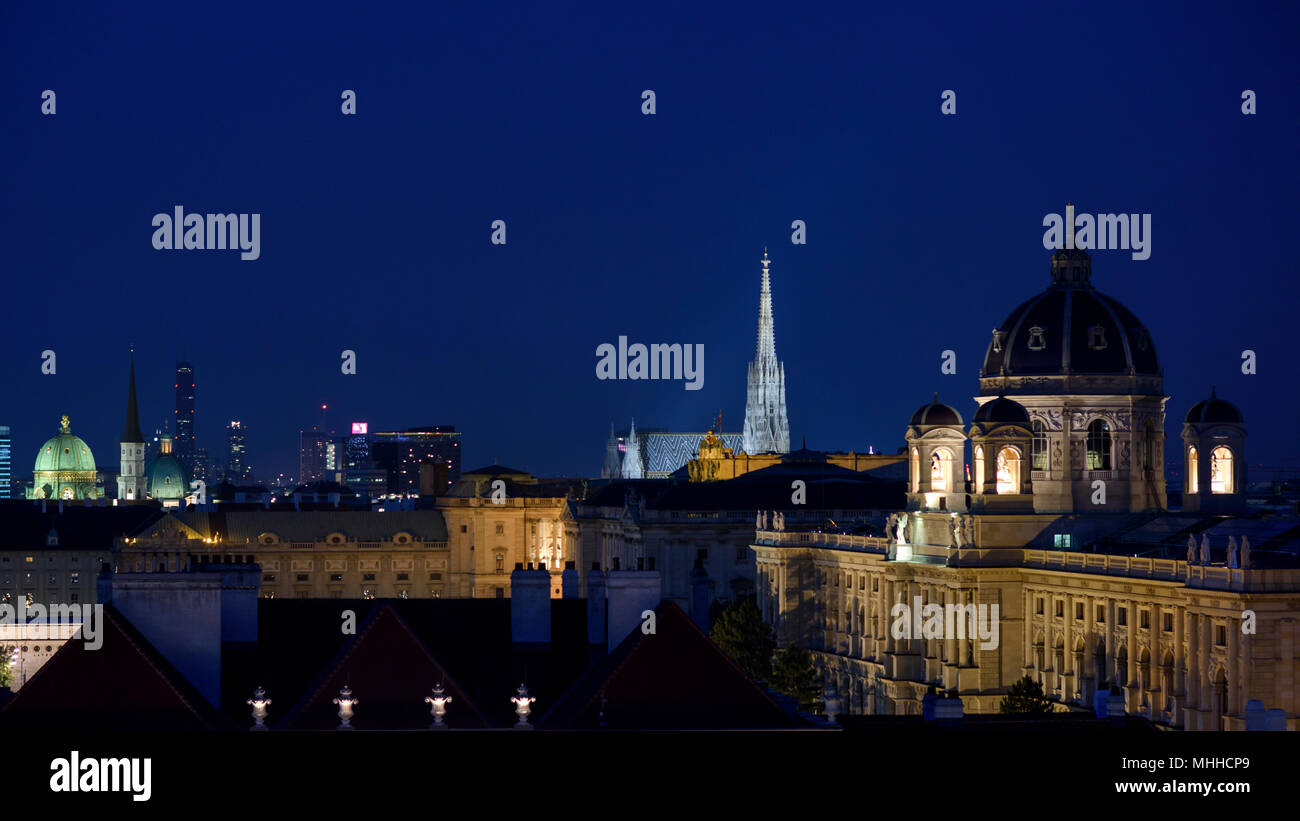 St stephens cathedral night vienna hi-res stock photography and images ...