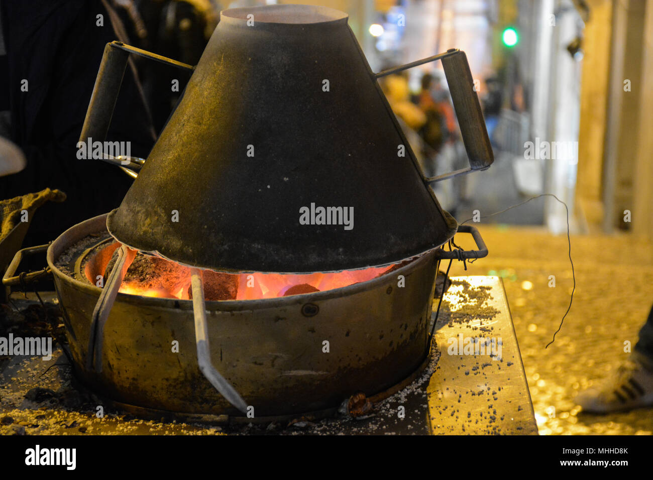 Maroons hi-res stock photography and images - Alamy