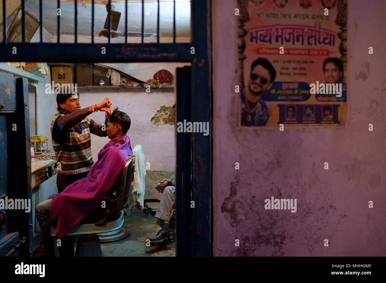 Indian barber shop hi-res stock photography and images - Alamy