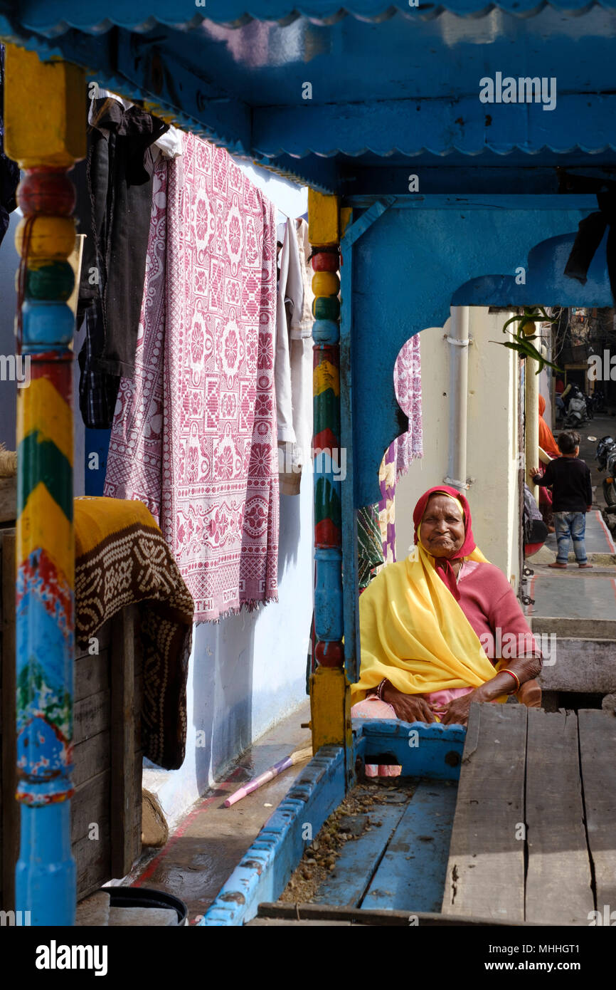 Hanging saree hi-res stock photography and images - Alamy